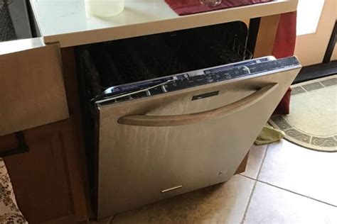 Microwave Sparking Inside Damaged Waveguide Cover Or Metal Object