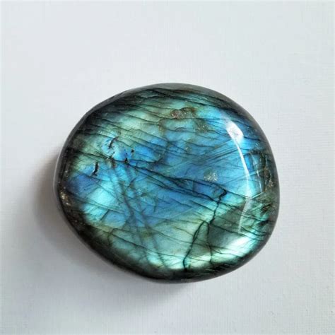 Labradorite The Mystical Stone Of Northern Lights Uses And Lore