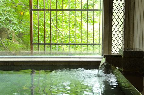 牧水の湯 牧水の湯の内風呂。 四季で雰囲気を変える牧水の湯。 新緑・紅葉・雪景色と間近で四季を感じることができます。… Flickr
