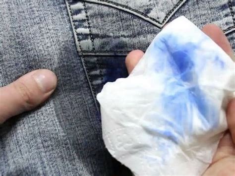 Плями від кулькової ручки — дізнайтеся як і чим вивести