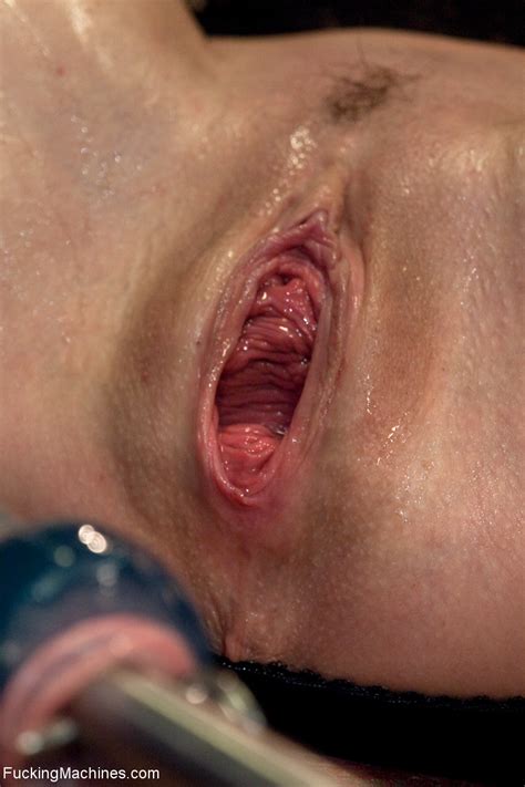 Mature Nympho Veronica Avluv Cums Hard As She Gets Fucked By A Machine