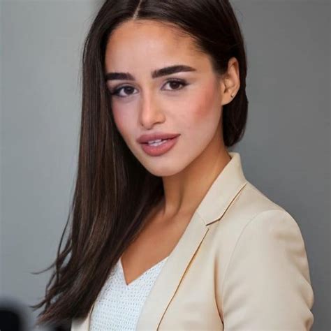 הרבה לקוחות פונות אליי שהן מספרות לי שהג׳ל שהן שמות פשוט מחליש להן את השיערה בגבה ומנשיר להן את