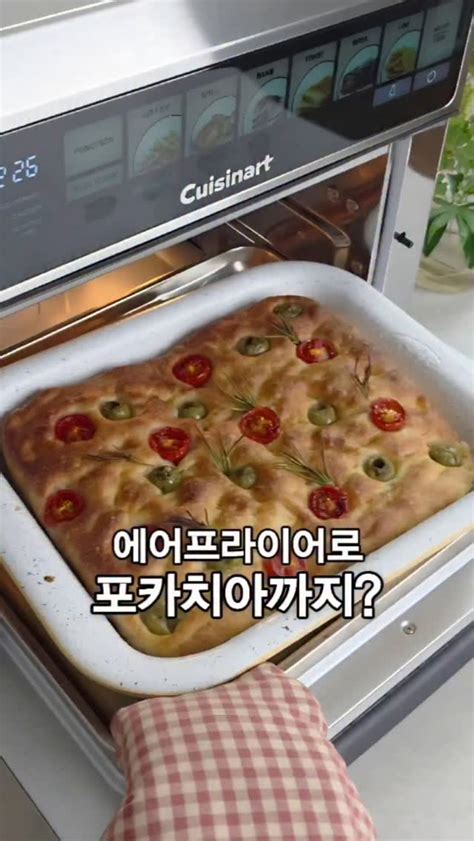 진명식탁 임진명 까페 쭝을 아시나요 우유가 부족하던 시절 하노이 한 호텔의 바텐더가 달걀 노른자와 연유를 섞어 따뜻한 커피 위에 얹었던 게 시작이래요 그 한