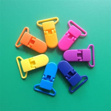 Badu Bg Sutoyuen 30 бр Пластмасови щипки за залъгалка щипки за тиранти със зъбци за захващане