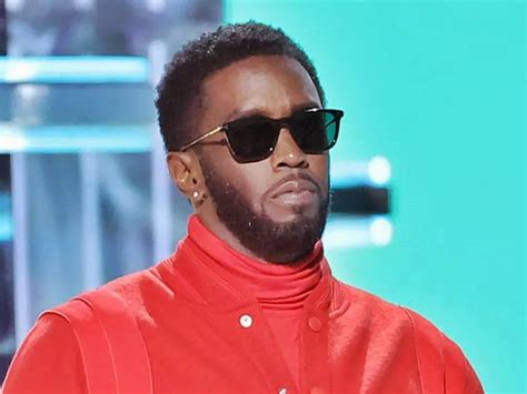 Sean Diddy Combs Receives Standing Ovation From Fellow Inmates After