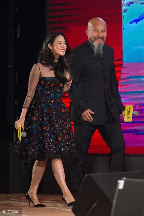 周韻出席某活動，網友：你讓我又開始追星了！ 每日頭條