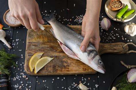 Як без ножа почистити рибу рецепти страв з риби смажена риба як смачно приготувати рибу
