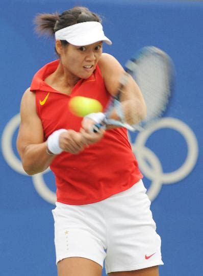 图文 网球女子单打李娜终列第四名 李娜比赛中回球网球2008奥运站新浪网