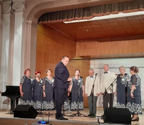 Групата за стари градски песни и шлагери Златна есен на 30 години Кворум Силистра