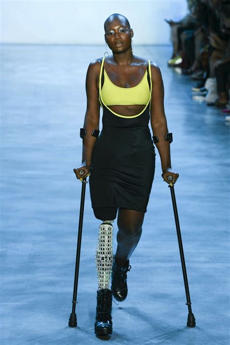 Meet 28 Year Old Amputee Model With One Leg Who Walked The Runway At Nyfw Photos