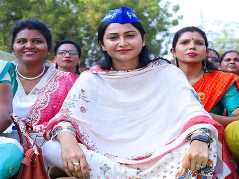 महाराष्ट्रातील या दिग्गज नेत्याच्या लेकीला लढवयाची आहे निवडणूक चर्चा