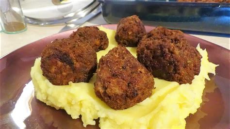 Телешки кюфтенца върху канапе от картофено пюре Youtube