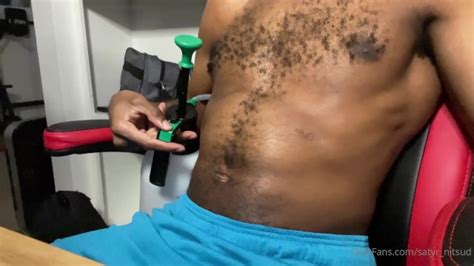 Gaymer Inflates His Belly Between Games