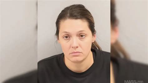 13 настай сурагчаа уруу татаж хүүхдийг нь төрүүлсэн багш эмэгтэйг саатуулжээ