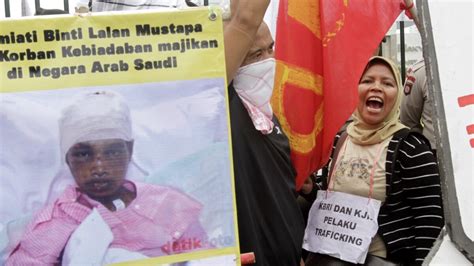 Indonesian Migrant Workers Remain Vulnerable Activists Say