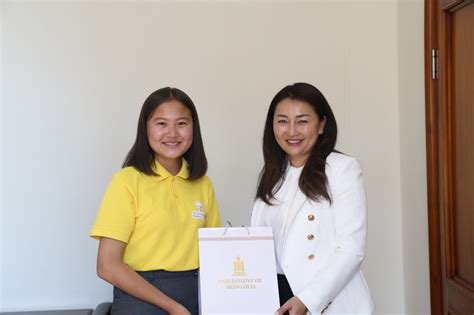 УИХ ын гишүүн Х Булгантуяа Өсвөрийн Парламент хөтөлбөр т оролцогчдыг хүлээн авлаа