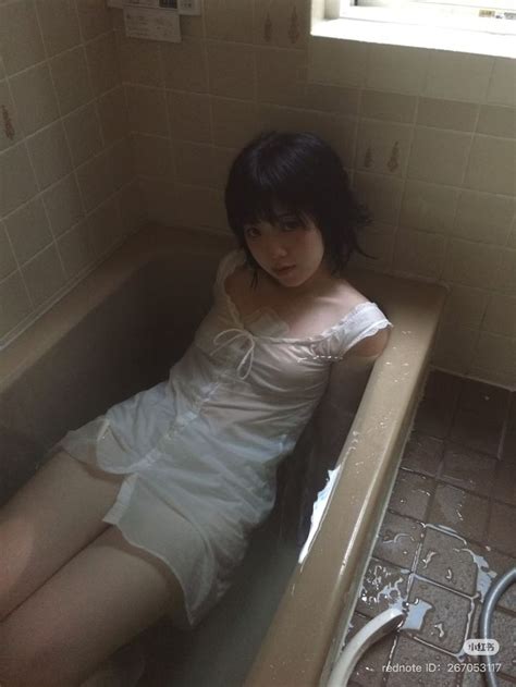 Pin By Tisha On Girly Pose Reference Figure Poses Model Poses