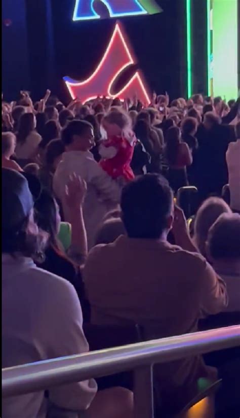 Katy Perrys Daughter Daisy Dove Makes Her First Public Appearance Jetss