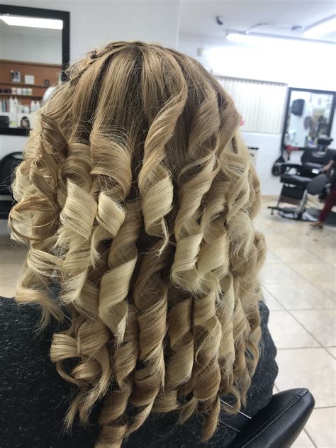 Pin By Catalina Rojas On Katty Perustyles Big Curls For Long Hair Vintage Hairstyles For Long