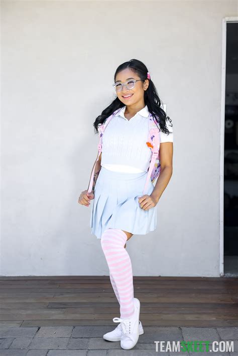 Avery Black Exxxtra Small