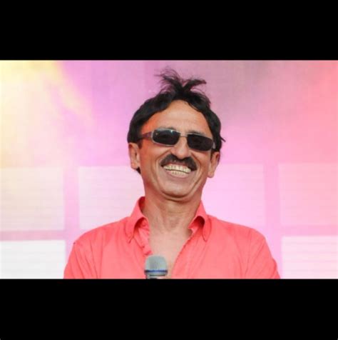 Щастливец Ето я красивата и 22 години по млада съпруга на Милко Калайджиев на плажа СНИМКИ