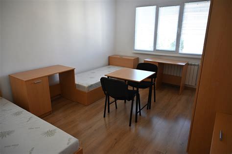 УНСС Ректорът на УНСС и министърът на образованието откриха изцяло реновирания блок 55В на