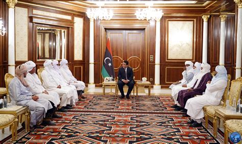 وكالة الأنباء الليبية المنفي يلتقي وفداً من قبائل الطوارق