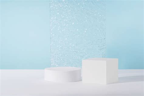 아크릴 늑골이 있는 판 연단 파란색 배경에 화장품 포장 배경 보석 프리젠 테이션을위한 쇼케이스 향수 광고를위한 디스플레이 화장품 브랜딩 장면 모형 0명에 대한 스톡 사진 및