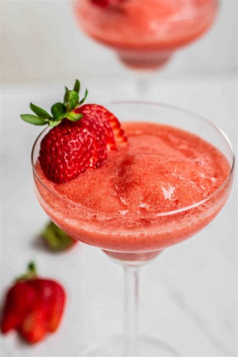Strawberry Daiquiri Mocktail Mint And Twist