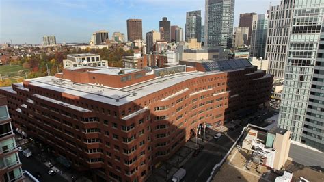 Massachusetts Convertirá Edificio Estatal En Refugio De Migrantes