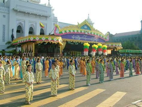 ရန်ကုန်မြို့တော် မဟာသင်္ကြန်ရေသဘင်ဗဟိုမဏ္ဍပ်တွင် ပြိုင်ပွဲဝင်ရန် ယိမ