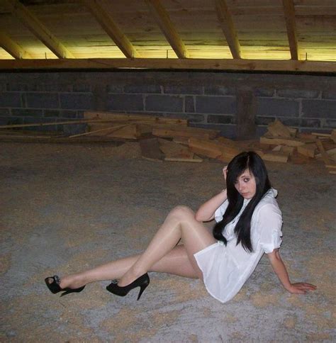 Dark Hair Babe Posing At The Warehouse After Sex Kar0