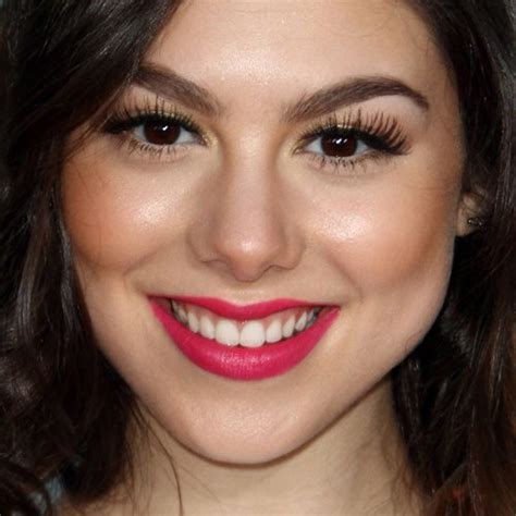 Kira Kosarins Makeup Photos And Products Steal Her Style