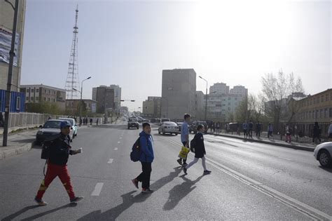 Явган зорчигч биелүүлэхэд хэцүү замын хөдөлгөөний дүрэм