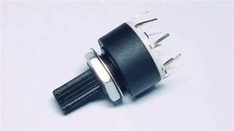 HOW TO SET UP BUTTONS AND SWITCHES ON THE RASPBERRY PI