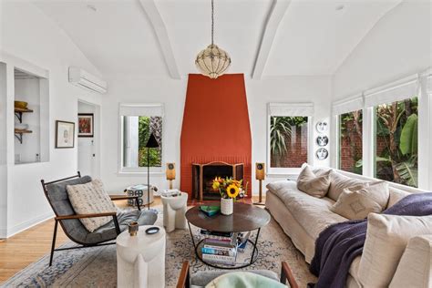 The Home Jennifer Aniston Lived In While Filming Friends Just Hit The