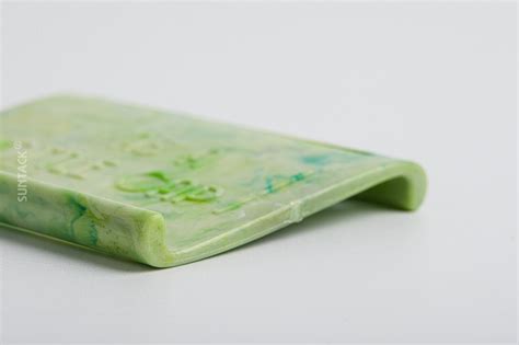 작은 플라스틱 조각 구하기