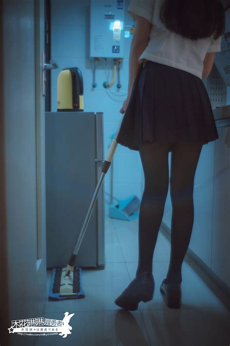 코우카 린린은 용감한 남자 내 아내는 검은 스타킹을 신은 여고생 Vol V PH
