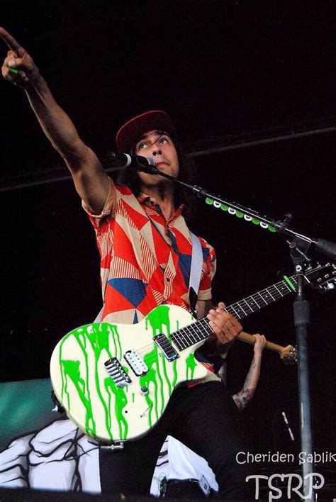 Vic Fuentes Pierce The Veil