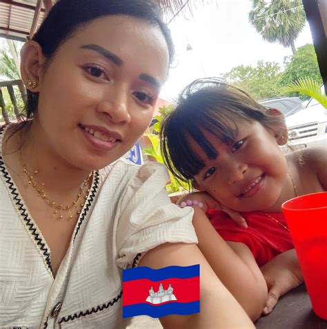 លក់ រ៉ូប អាវ ខោ លក់ រ៉ូប អាវ ខោ ឈុតគូរស្នេហ៍