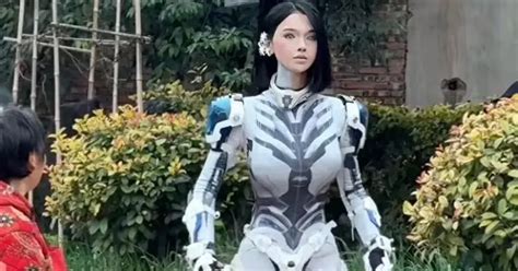 Meet Chinas Most Popular ‘robot Girl