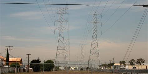 送電塔の道路使用権 Los Angeles Department Of Water And Power