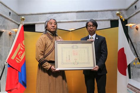 “Мандах нар” одонгийн “Алт мөнгөн туяа” одонг Догмидын Сосорбарамд хүртээв Updown Mn