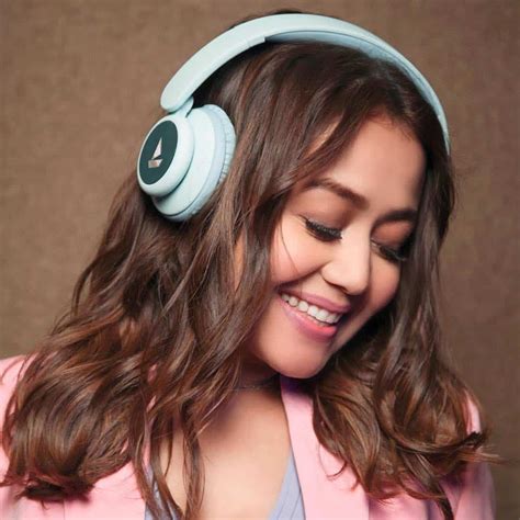 Neha Kakkar Hot Photos Pics New Images And Wallpapers