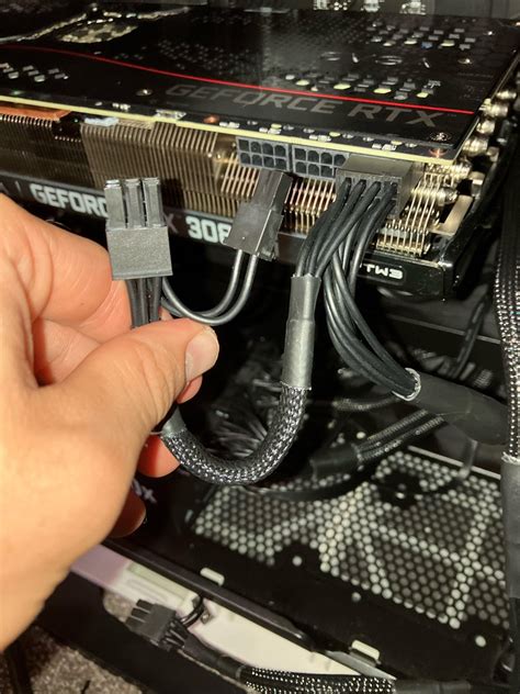 the 3080 ti cannot be daisy chained so i can t plug this second pcie insert from my psu there s