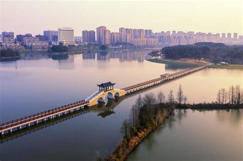 芜湖市湾沚区湾沚镇：廊桥旖梦 南湖风光