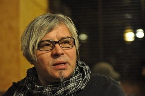 Росен Карамфилов събира приятелите на баща си на изложба за Шекспир Всичко за жената