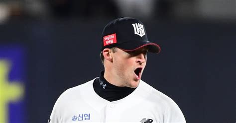 공식발표 33만1000→130만→140만달러다승 2위 재계약 완료 Kt 1등으로 외인 구성 끝