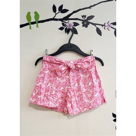 Hello Kitty กางเกงขาสั้น สภาพดี ไซส์ 120 ของแท้ ใส่ไม่เกิน 4 ครั้ง ส่งต่อค่ะ ไม่รวมเสื้อ