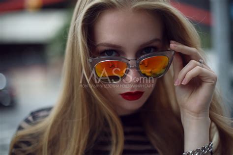 Нүдний шилээ нүүрэндээ яаж тохируулах вэ